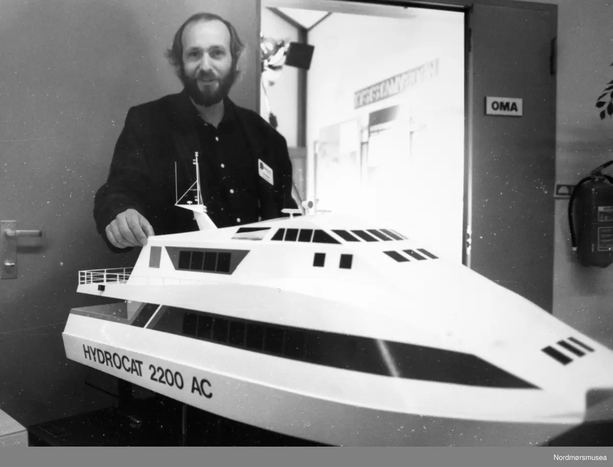 Arne Helseth designet Hydrocat. Tidligere ordfører i Aure, Knut ...