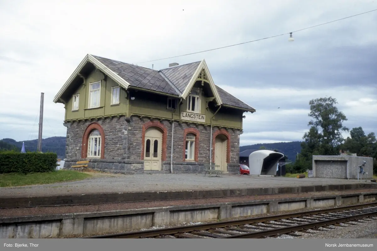 Langstein stasjonsbygning - Norsk Jernbanemuseum / DigitaltMuseum