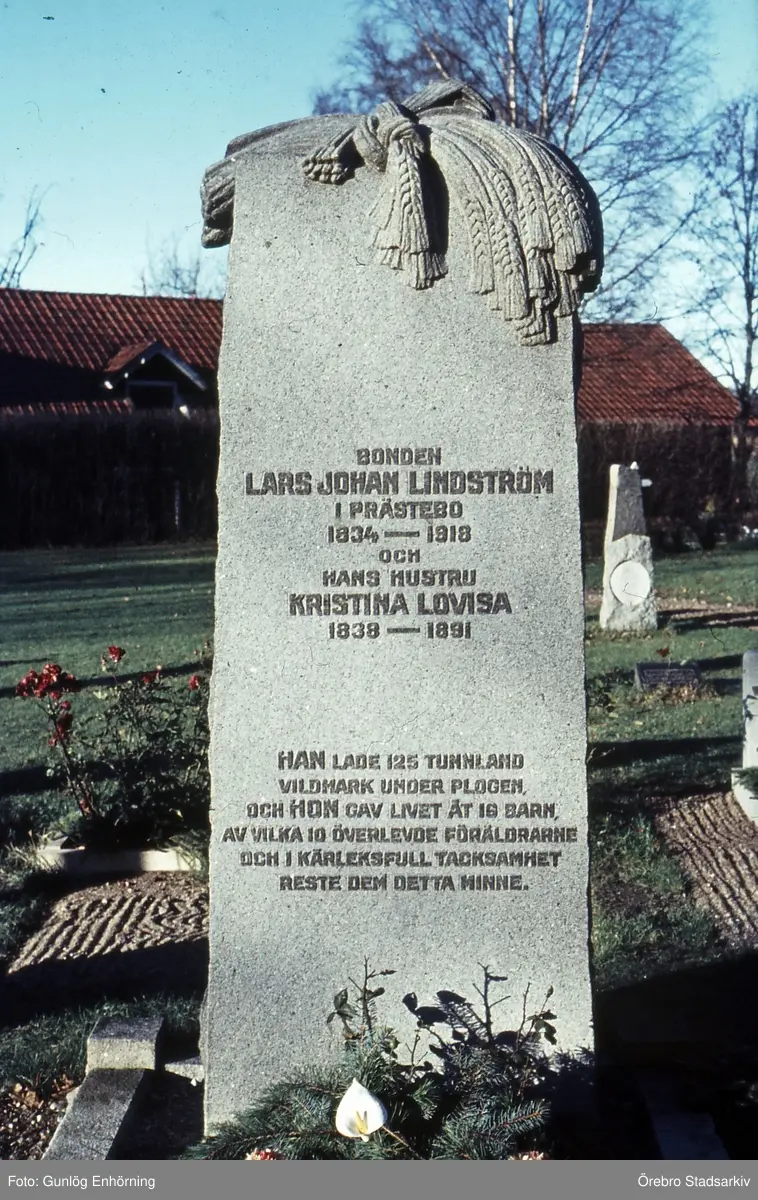 Minnessten över Johan Lindström Saxons föräldrar, 1980-tal - Örebro ...