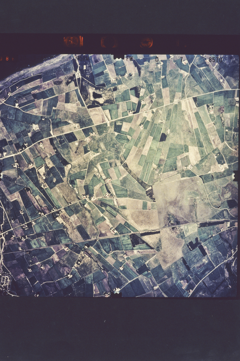 Repro av flyfoto, 8870, Hå k. (farge) - Arkeologisk museum ...