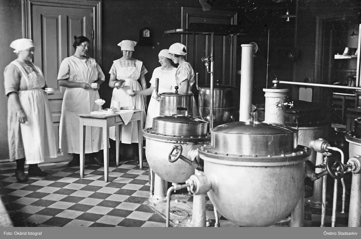 Kaffepaus i lasarettsköket , 1920-tal - Örebro Stadsarkiv / DigitaltMuseum