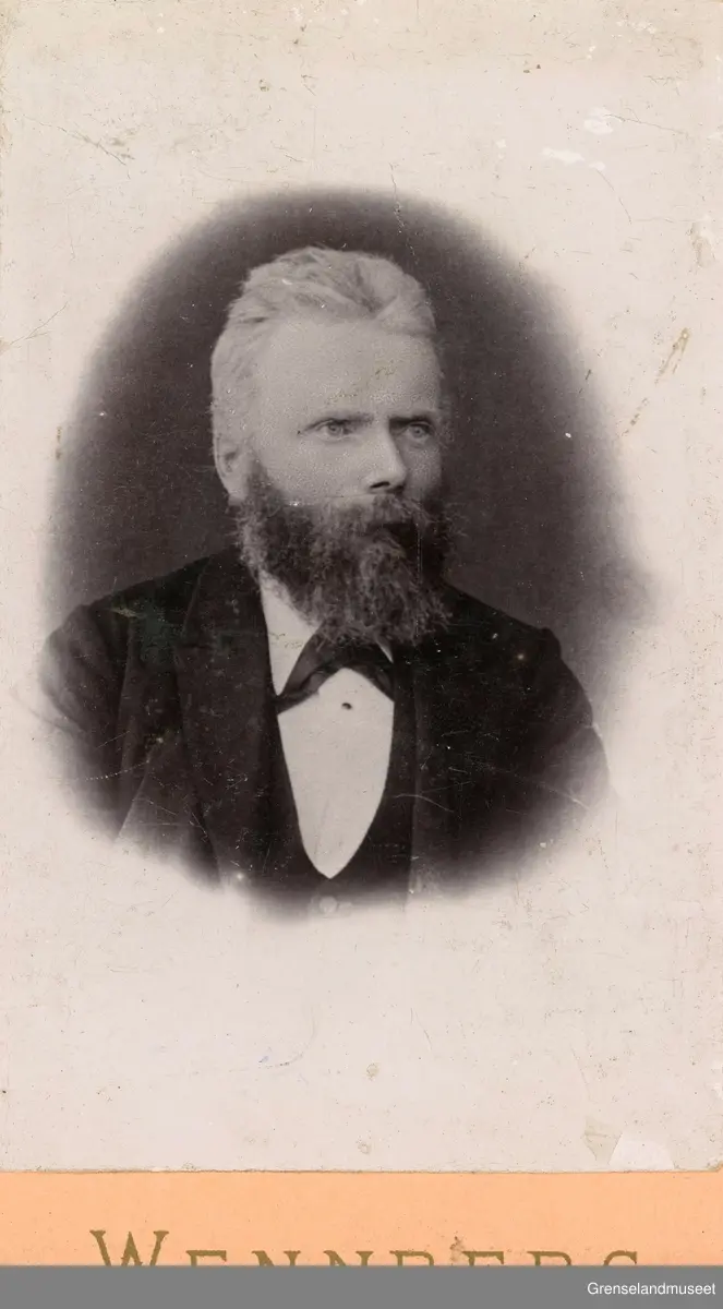 Portrett av Anders Tokle. Lærer og skolestyreformenn 1890. Kirkesanger ...