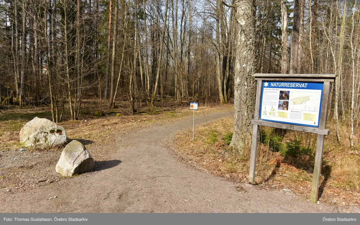 Anslagstavla vid naturreservatet Reträtten, Glomman, 2016-04-05 ...