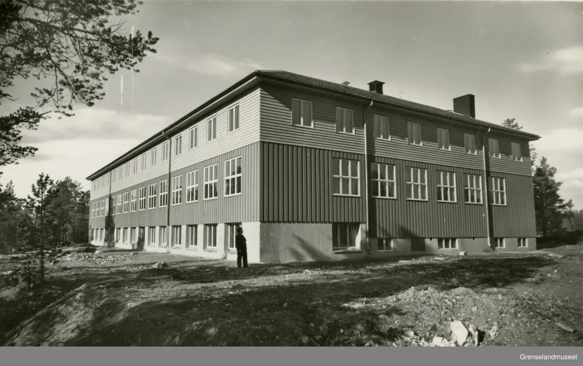 Svanvik ungdomsskole - Folkehøgskolen i Sør-Varanger. Bygget i 1935 og ...