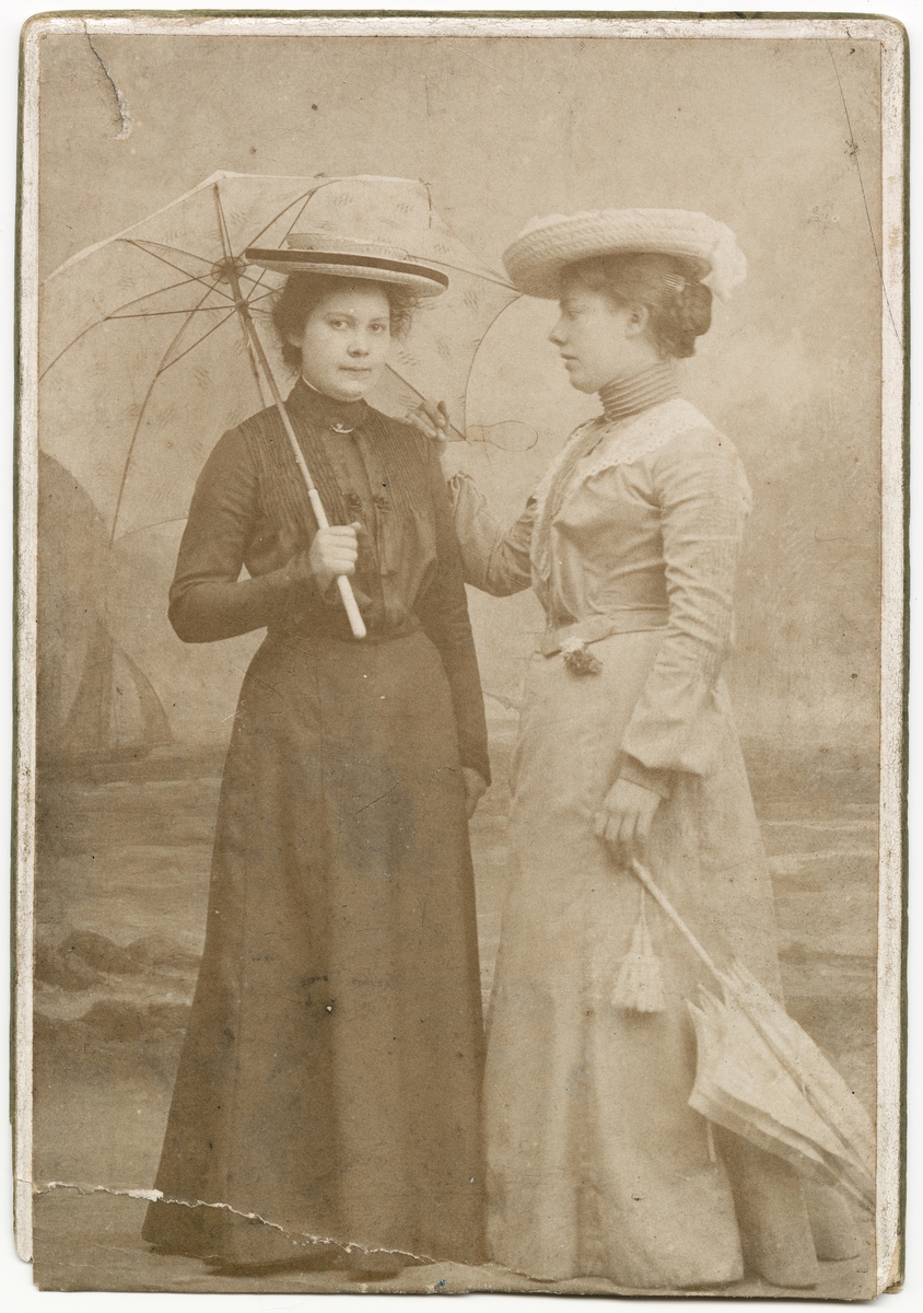 Ellen Mattson och Anna Olson - Vänersborgs museum / DigitaltMuseum