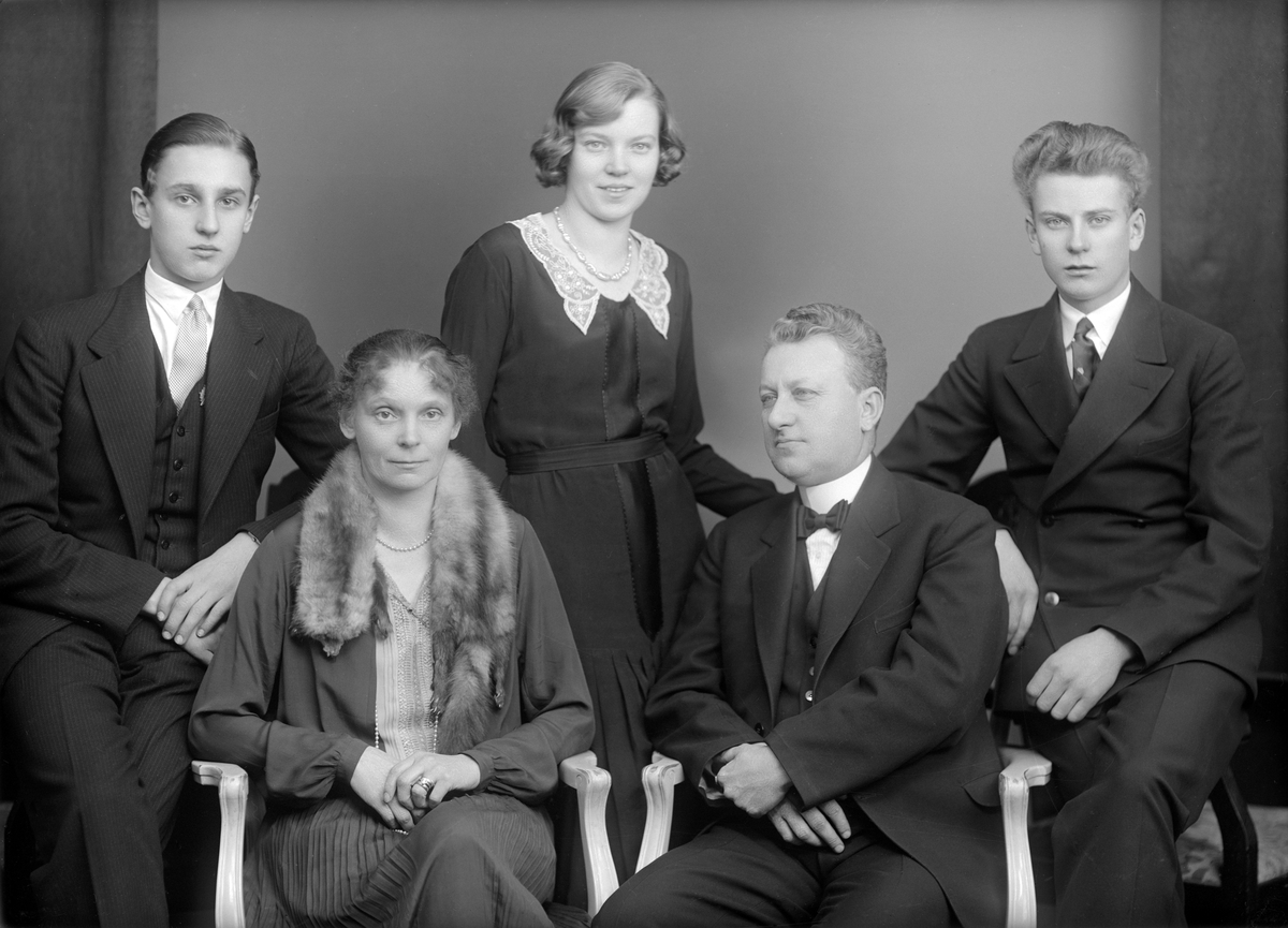 Familjen Thorselius - Östergötlands museum / DigitaltMuseum
