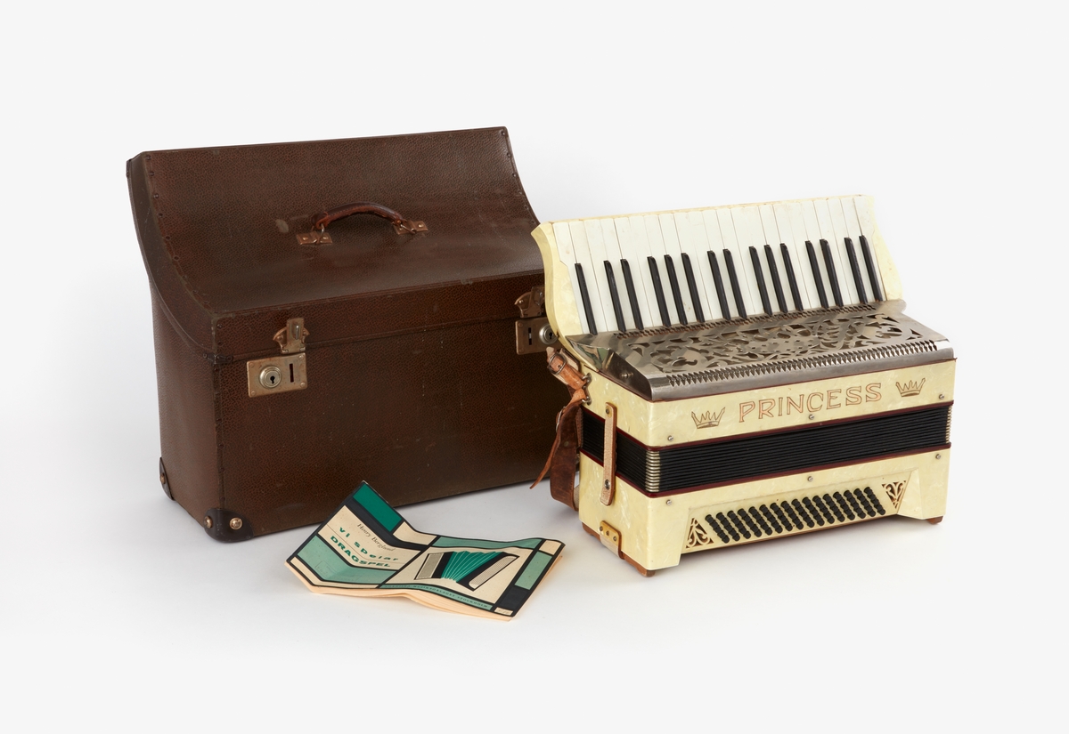 Dragspel - Dalarnas museum / DigitaltMuseum