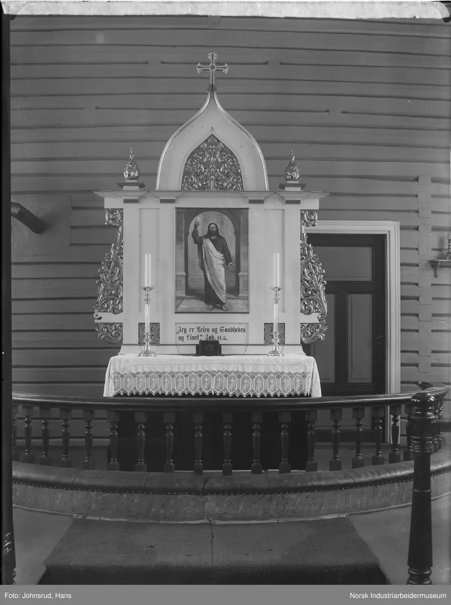 Altertavle i Lisleherad Kirke med påskriften: "Jeg er veien og ...