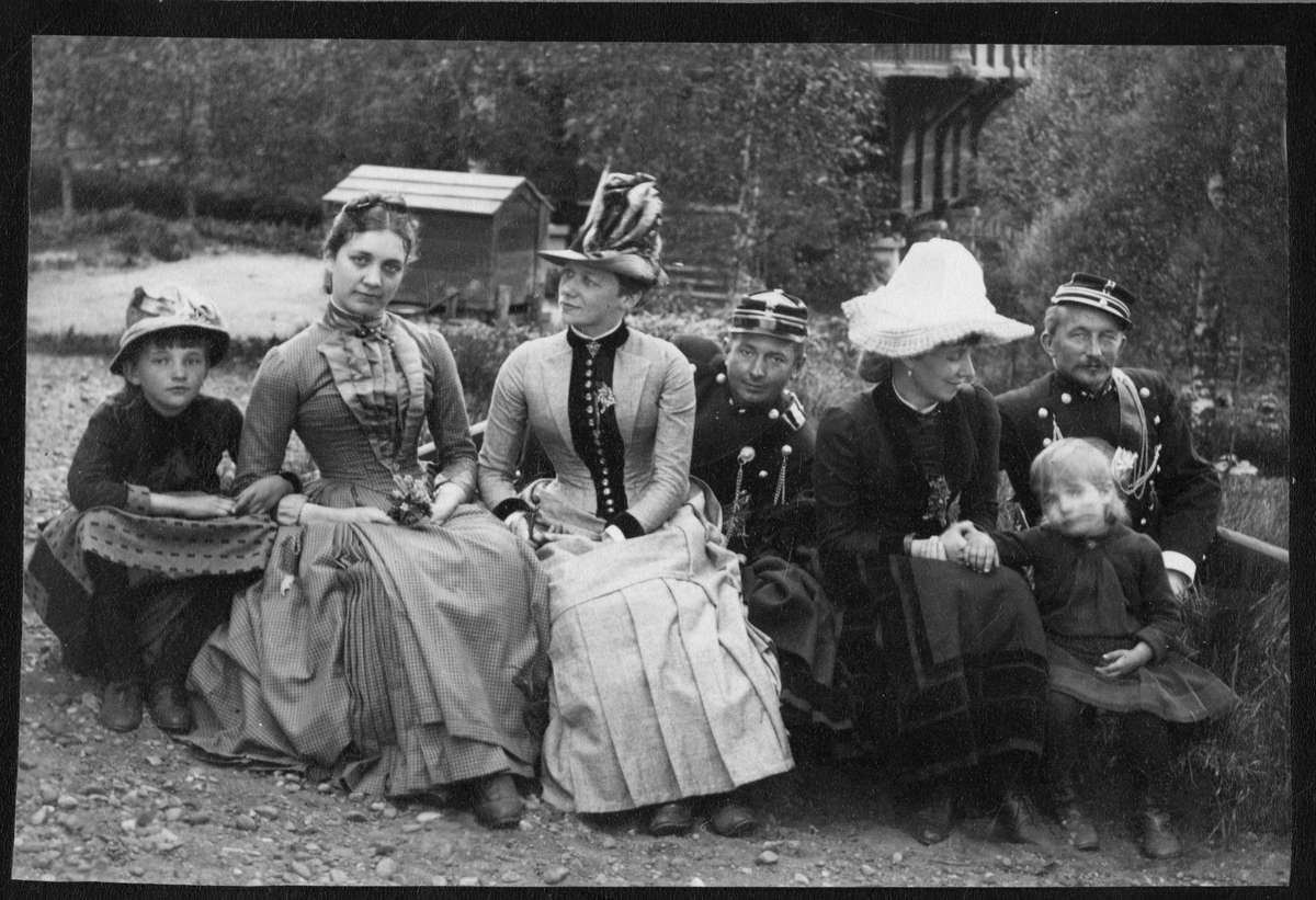 Fotoalbum etter Ulefoss Hovedgaard og familien Aall. Fotoalbum som ...