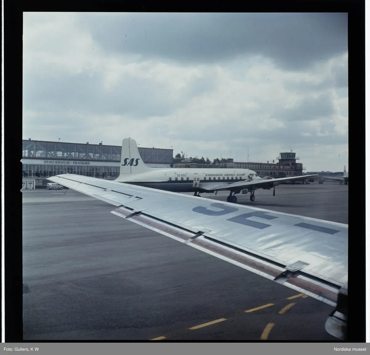 1678/H SAS DC 7 i luften Färg - Nordiska museet / DigitaltMuseum
