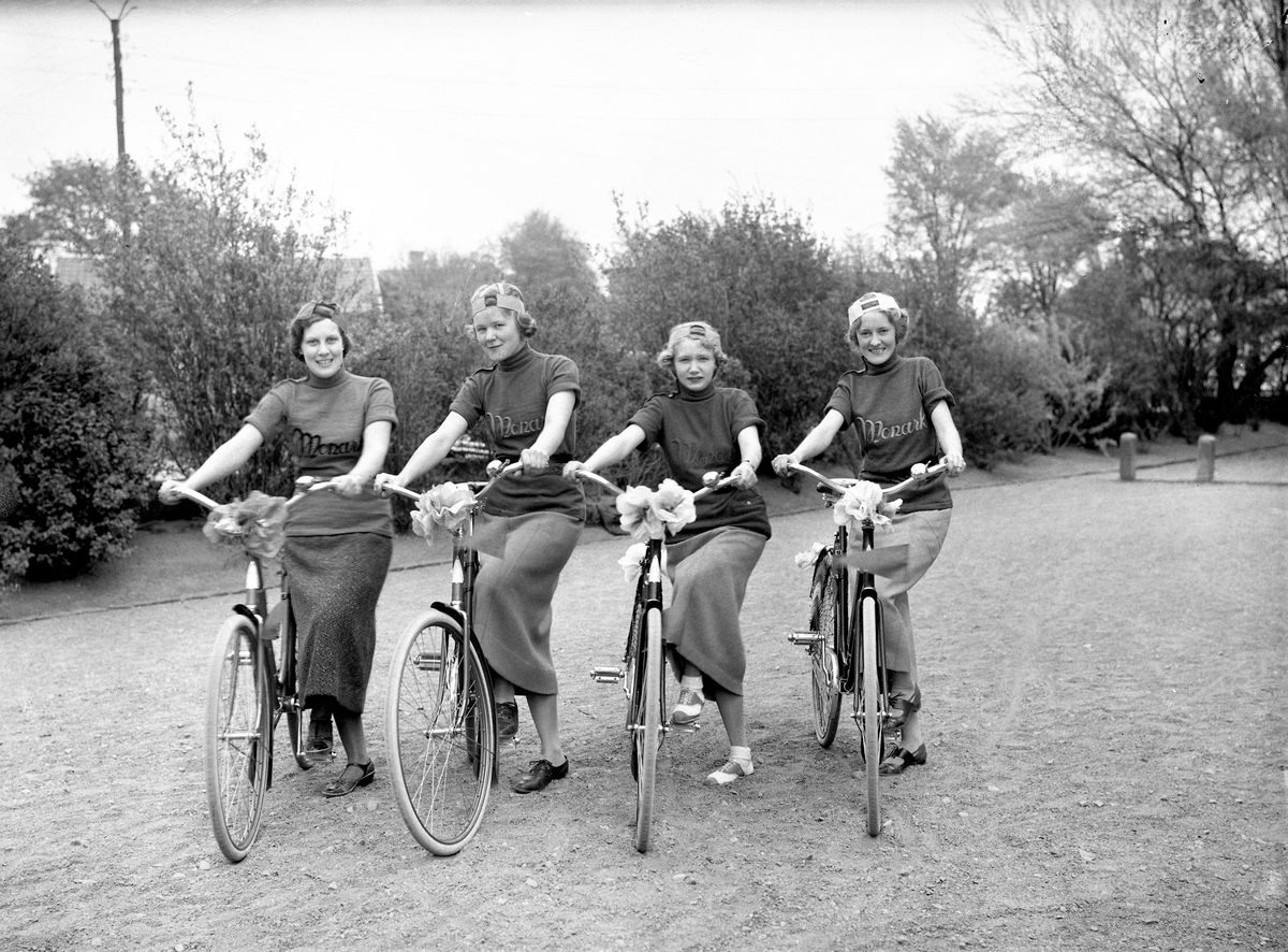 Från Cykelns Dag, anordnad av Monark. Flera olika cyklar visades under ...