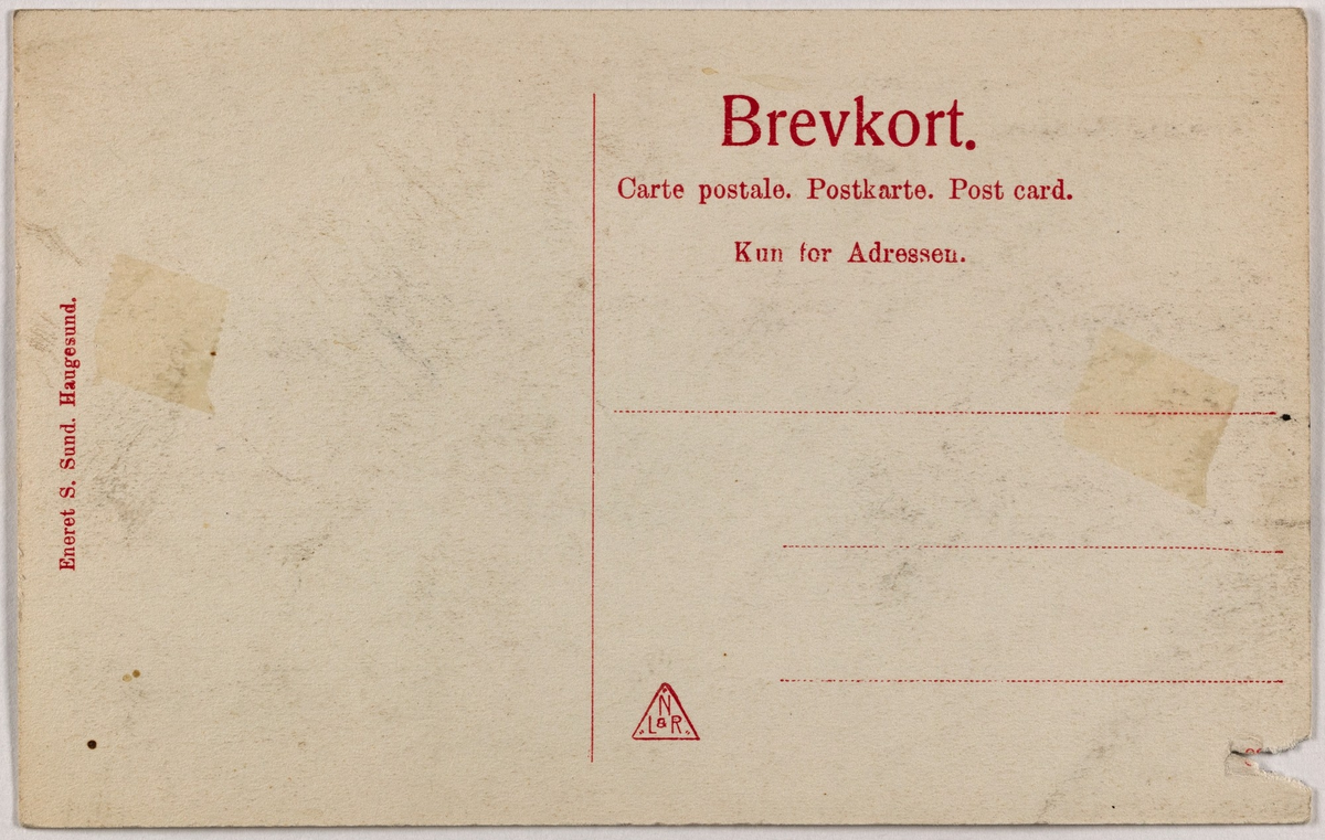 Postkort med bilde av Indre kai i Haugesund. Det er tett med båter i ...