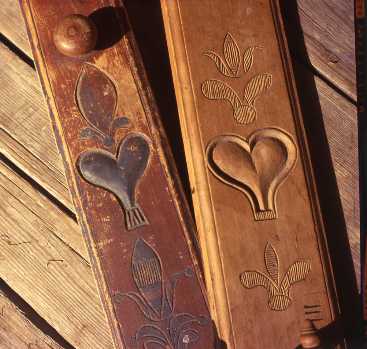 Träbit med inristat mönster. - Hälsinglands Museum / DigitaltMuseum