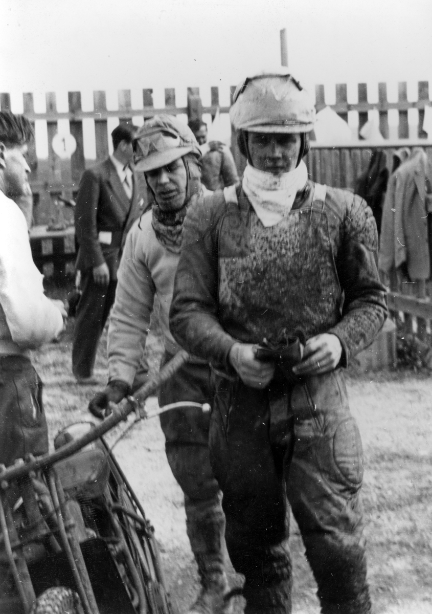 Eskil Carlsson och Olle Nygren, Falköpings motorbana 3 juni 1951 ...