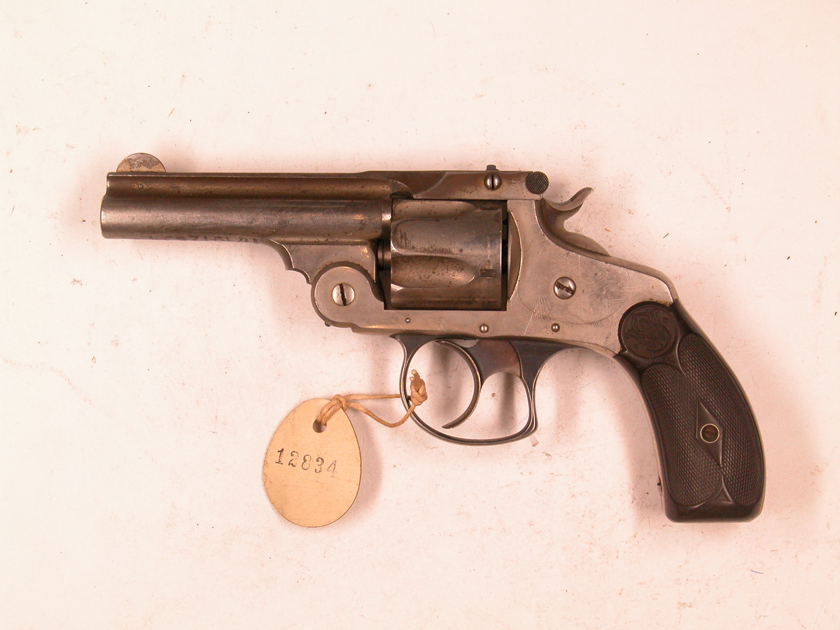 Revolver .38 Smith&Wesson - Forsvarets museer / DigitaltMuseum
