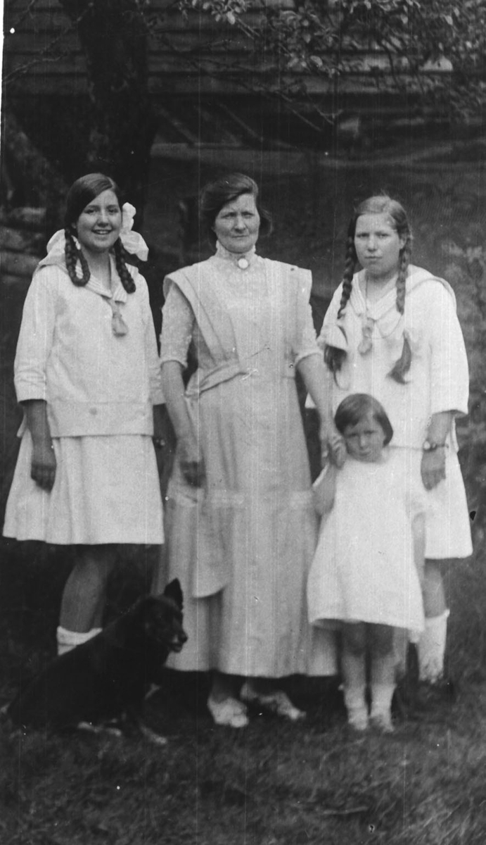 Portrett, 4, Kristi , Jørgina, Tora og Herborg Trones - Kraftmuseet ...