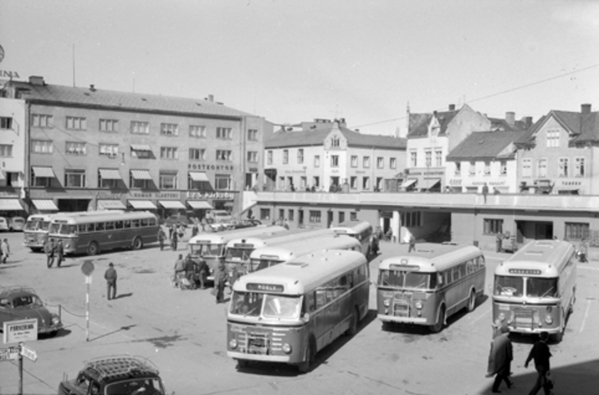 Østre torg, Hamar. Busstasjon, rutebilstasjon. Hamar og Omland bilruter ...