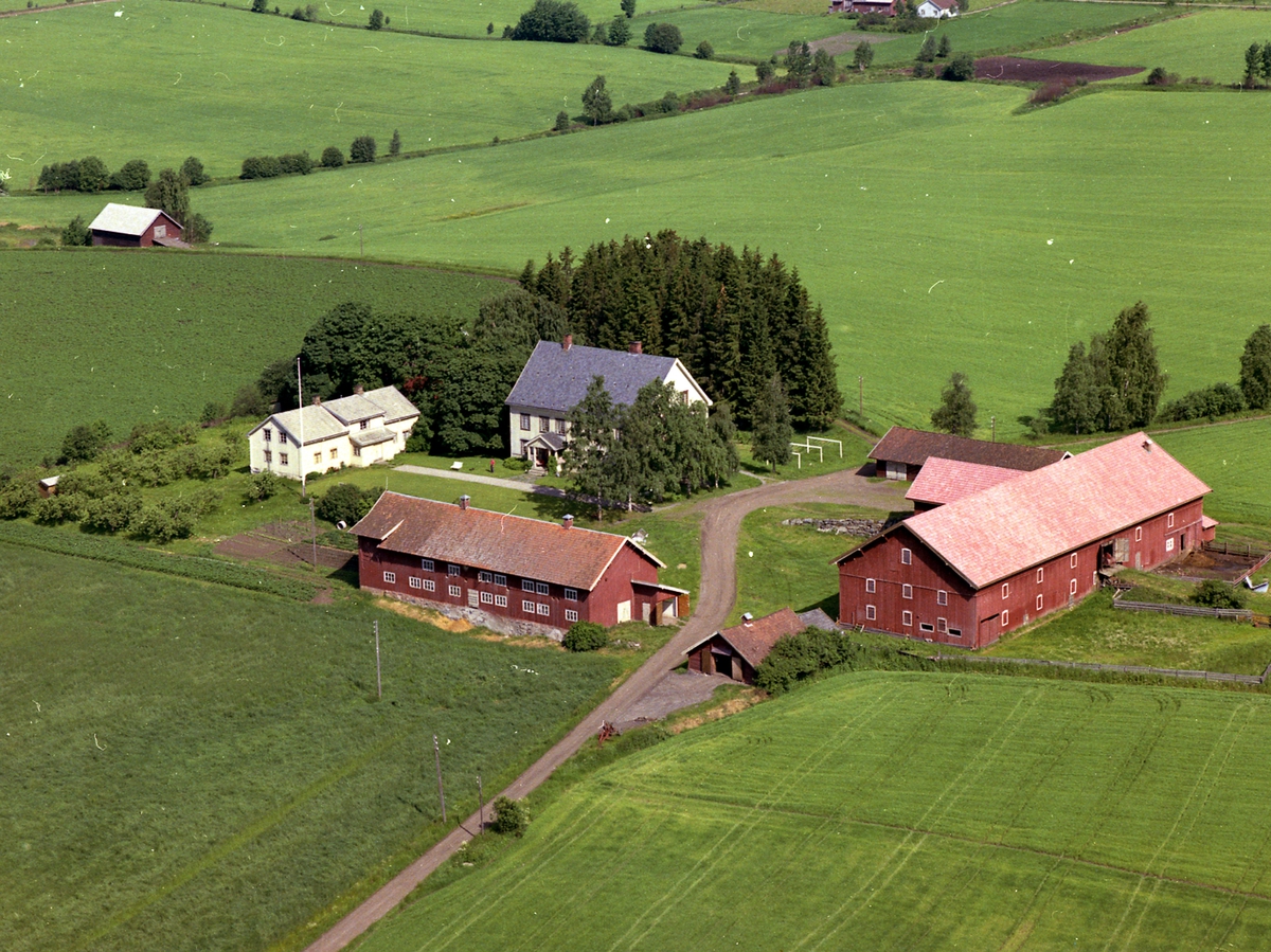 Bildet viser gården Irstad i Romedal. Fram til Romedal ble slått sammen ...