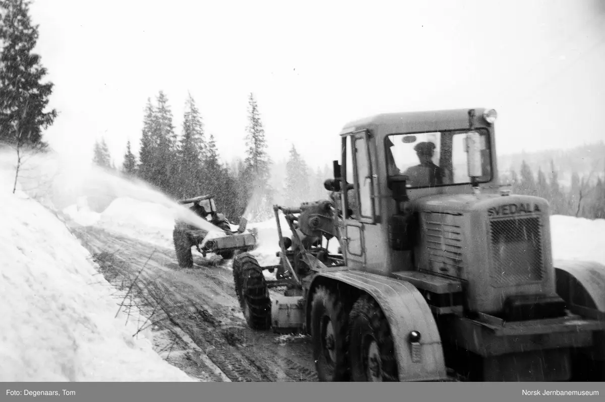 Svedala veiskrape på riksveg 50 - Norsk Jernbanemuseum / DigitaltMuseum