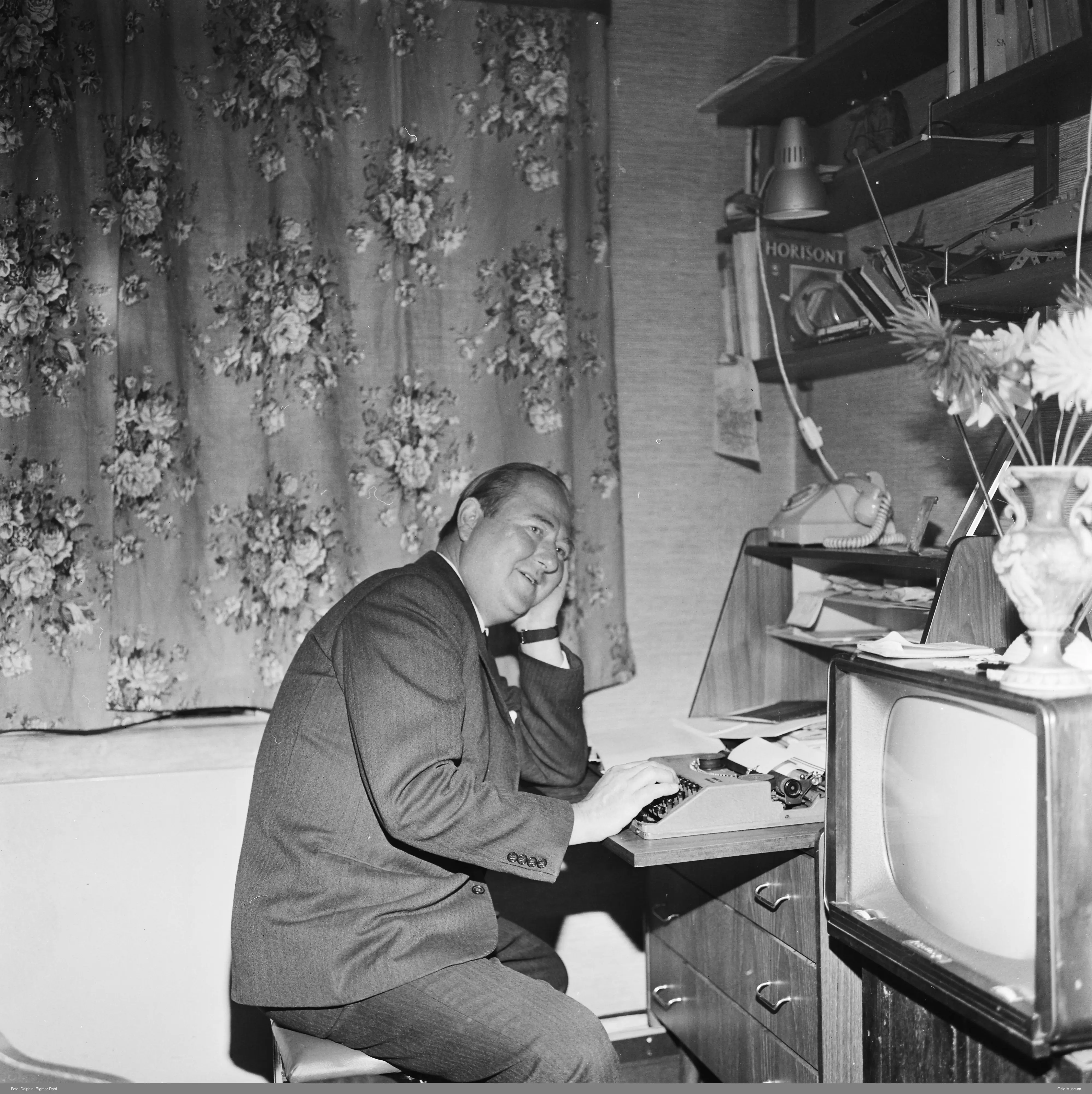 Skuespiller Carsten Byhring med kone og sønn. - Oslo Museum ...