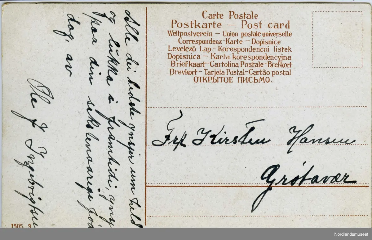 Postkort med bilde av brudepar som står under et stort tre. Mann med ...