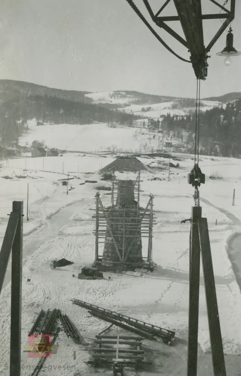 Vingnesbrua på Lillehammer under oppbygging i perioden 1930-1934 ...