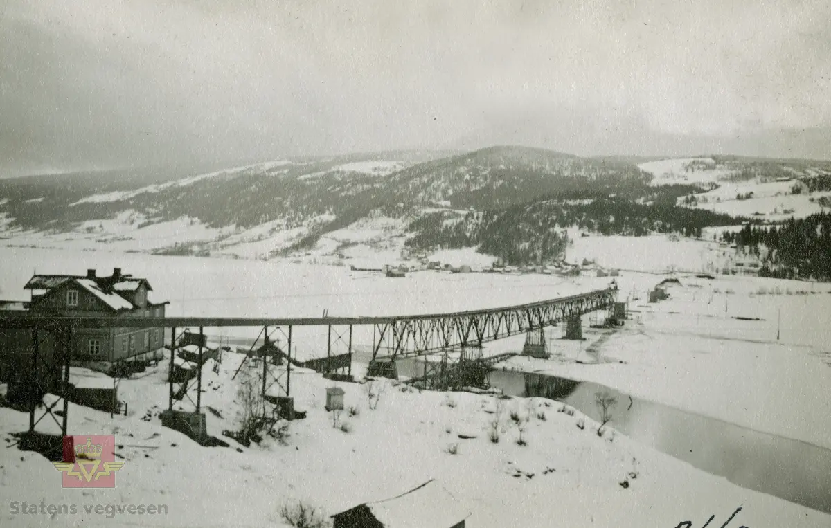 Vingnesbrua på Lillehammer under oppbygging i perioden 1930-1934 ...