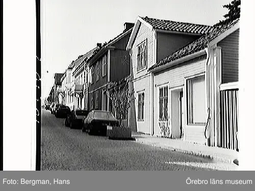 Nora stad, 1990-05. Rådstugugatan upp mot Prästgatan, västra sidan ...