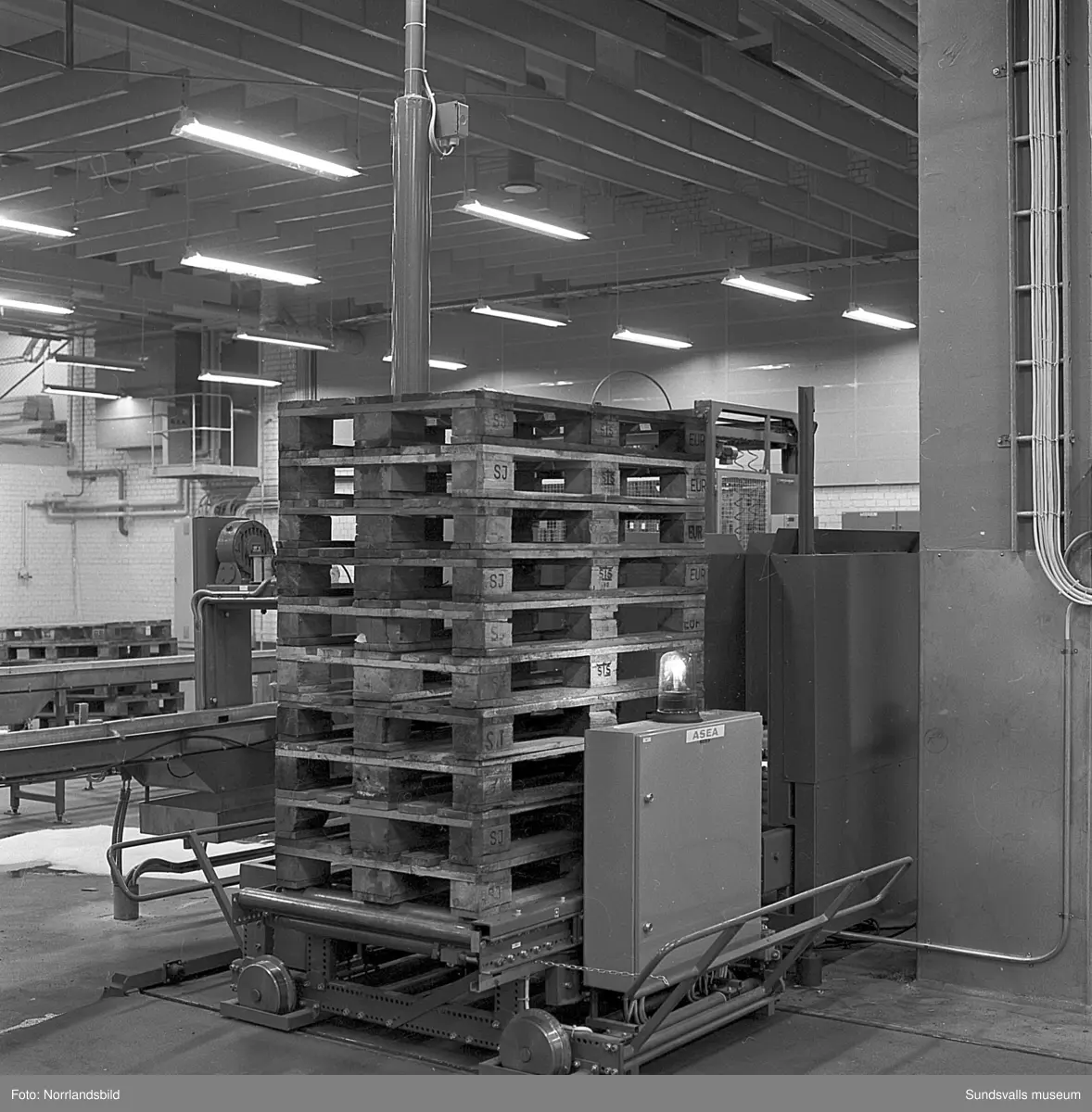 Vin & Sprit i Skönsberg. Bilder från verksamheten och jobbet vid ...