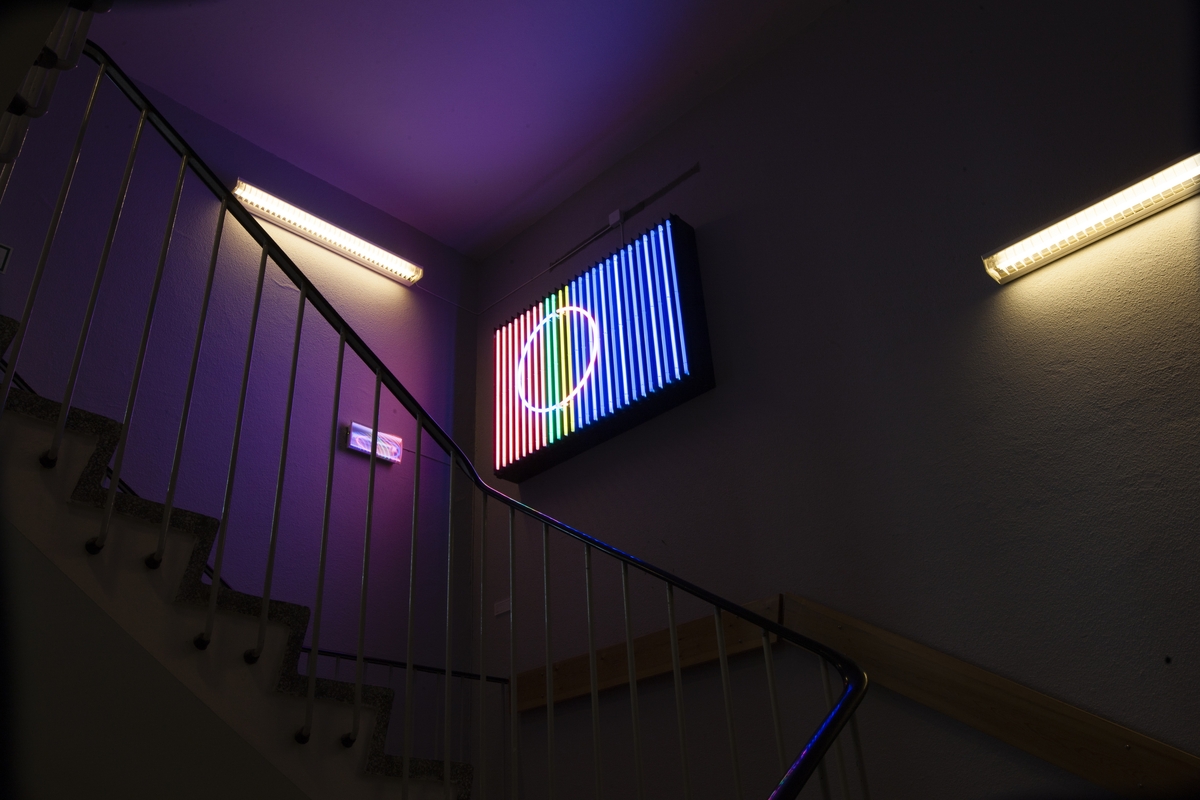 The Sami Peoples Flag in Neon [Lysinstallasjon] - KORO / DigitaltMuseum