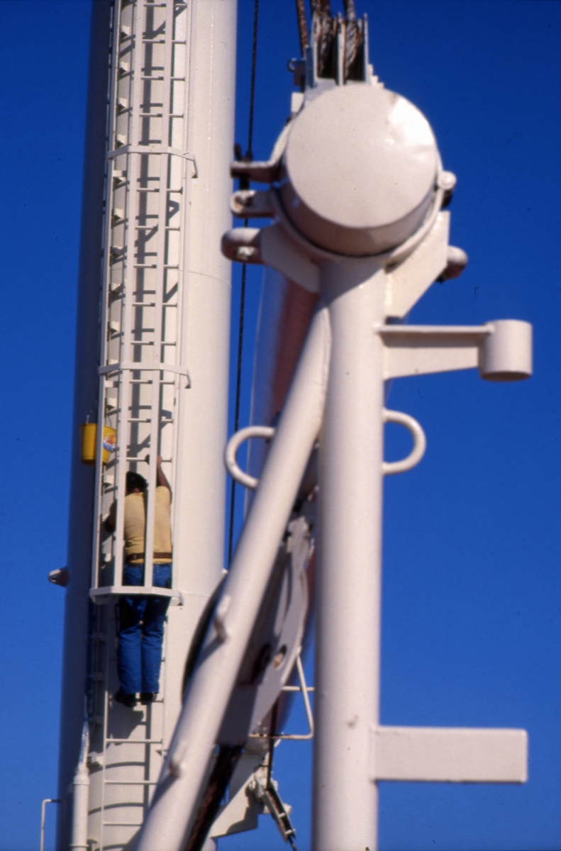 Vedlikeholdsarbeid ombord i T/T ‘Wind Eagle’ (b. 1977, Kockums Varv ...