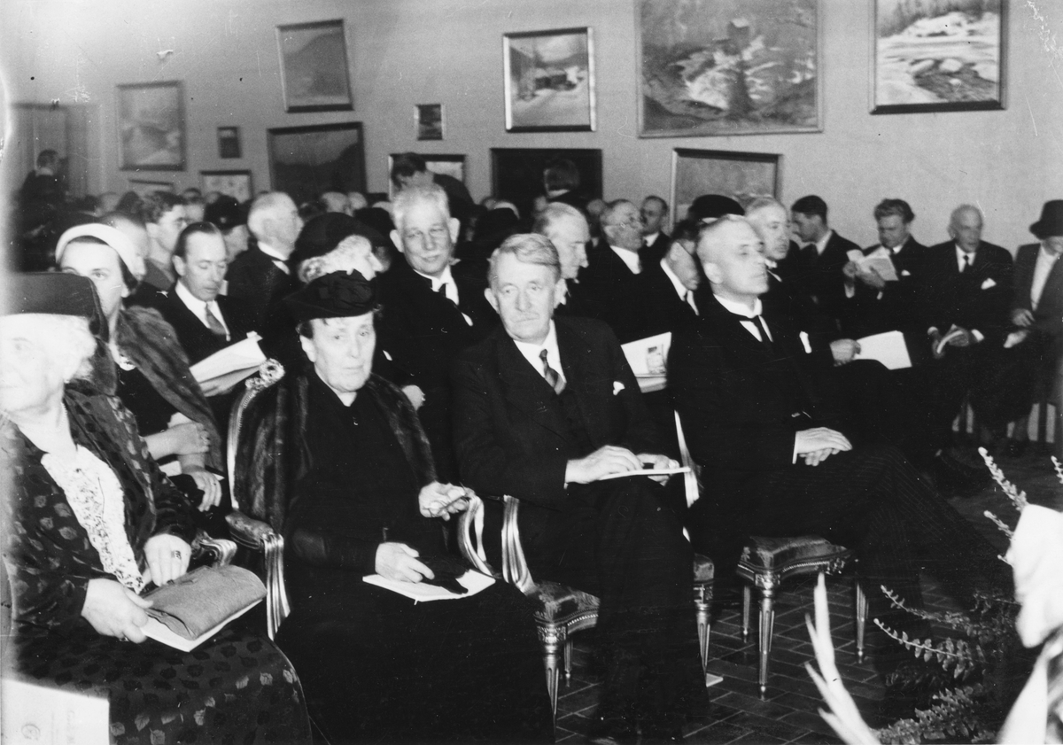 Bild från invigningen av Gävle Museum den 29 september 1940. Främre ...