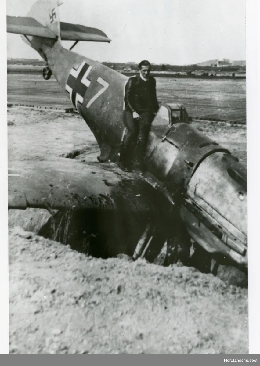LT.ERNST SCHEUFELE FRA 12.STAFFEL/JES PÅ NESKUTT TYSK FLY ...
