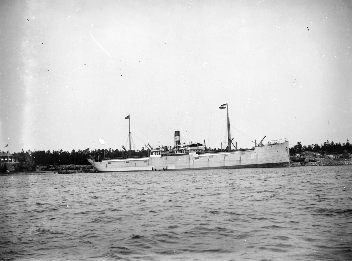 Malmfartyget Oscar II. Oscar II byggdes 1896 vid James Laing ...