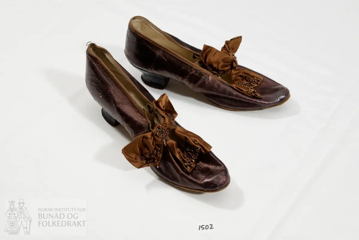 Sko - Norsk institutt for bunad og folkedrakt / DigitaltMuseum