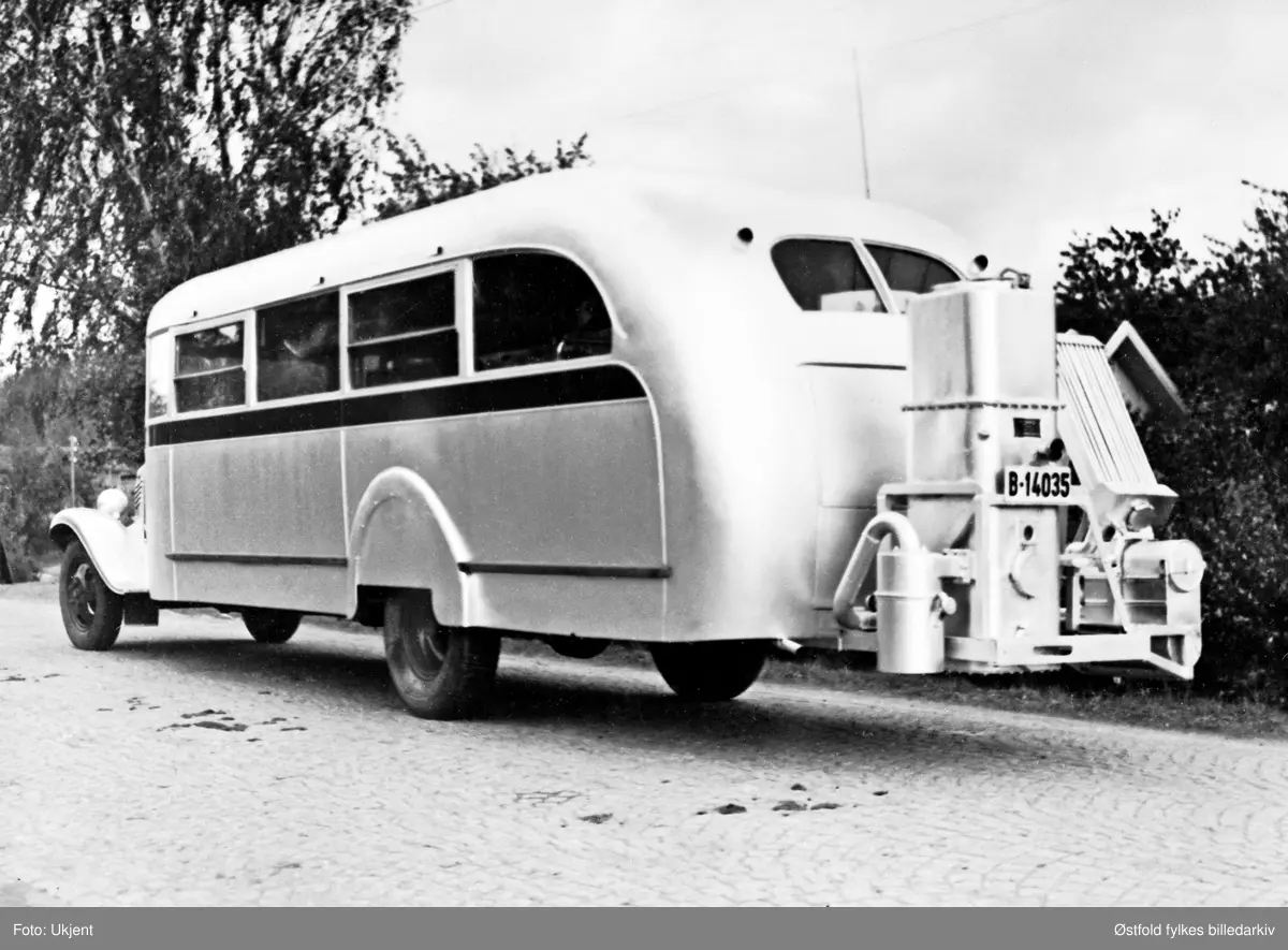 Jac. Jacobsens bilruter Sarpsborg - Halden. Buss med bilkjennetegn B ...