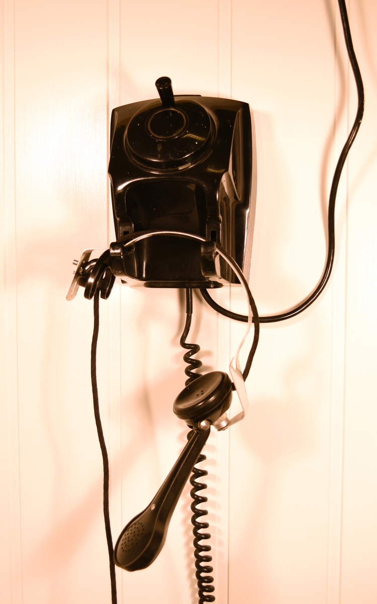 Telefon - Vest-Agder-museet / DigitaltMuseum