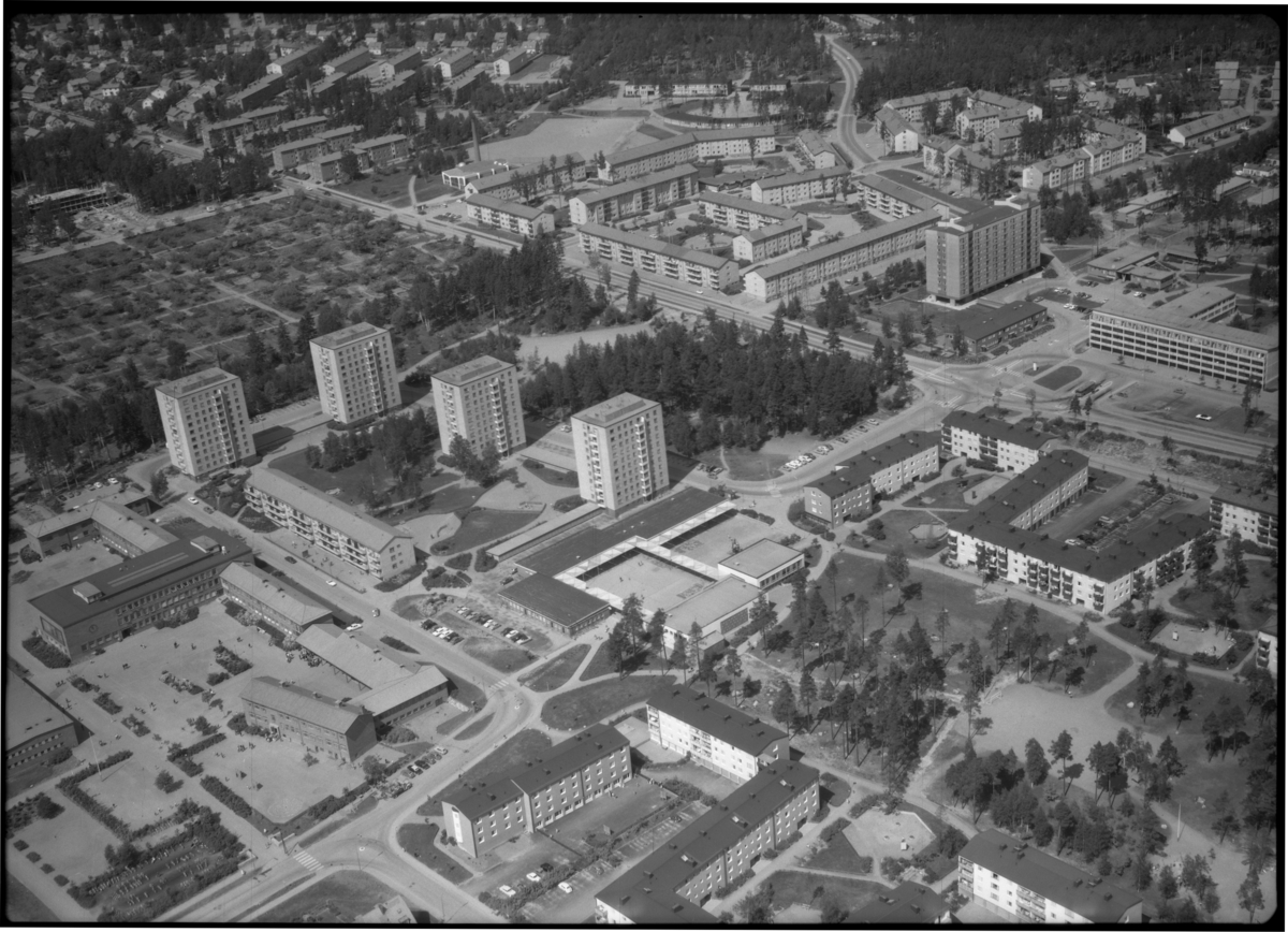 Flygfoto över Skiljebo centrum, stadsdel Skiljebo, Västerås ...