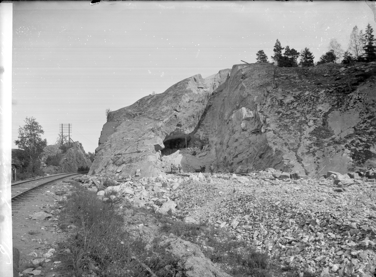 Tunnelsprängning inför byggnad av dubbelspår mellan Huddinge och Tumba ... Tunnelsprängning inför byggnad av dubbelspår mellan Huddinge och Tumba ...