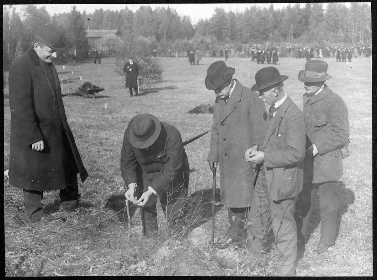 Första sprängskottet tändes av Mauritz Reinhold Sahlin ...