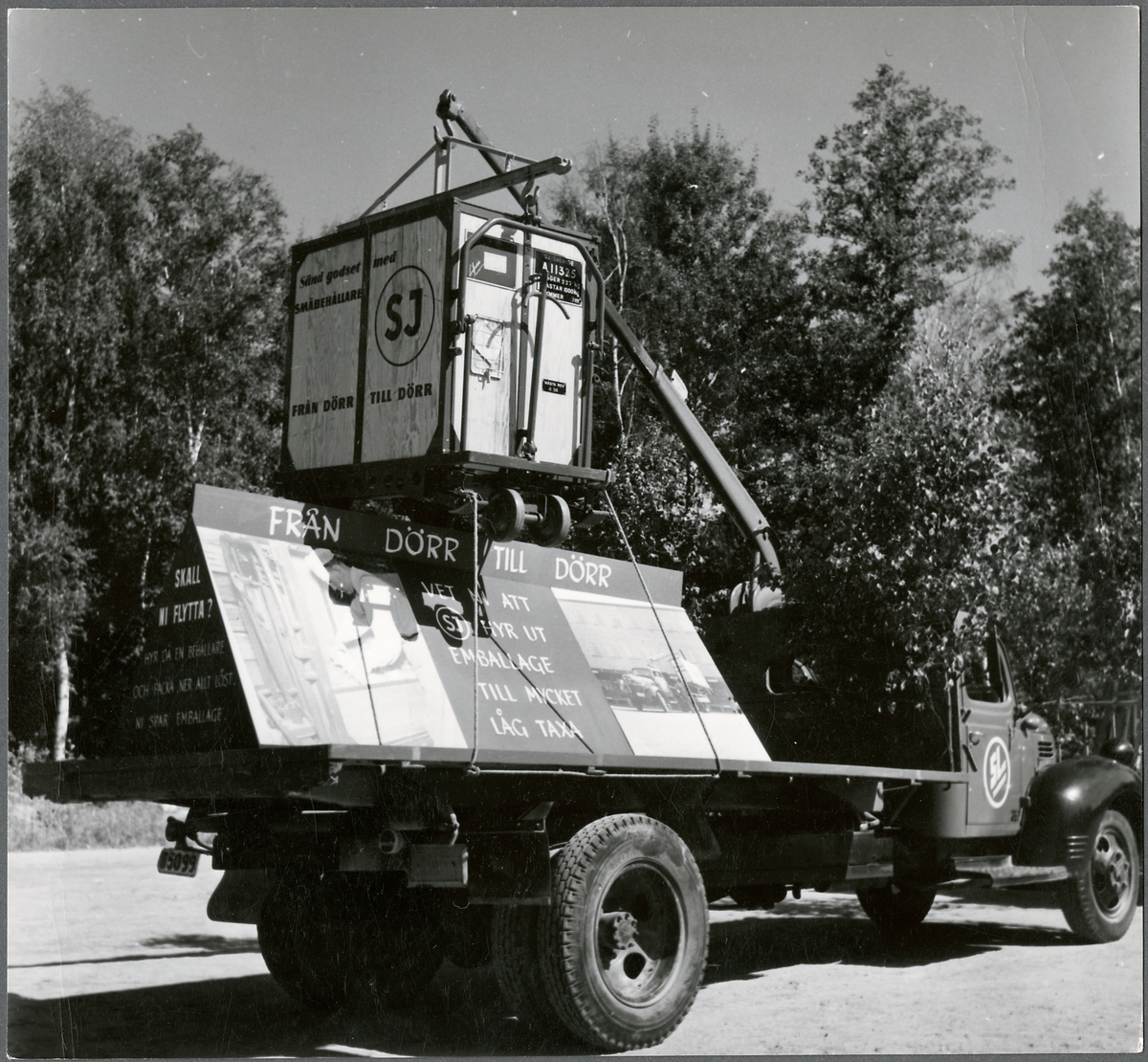 Svensk Lastbil AB, SLAB lastbil under Barnens Dag i Södertälje med ...
