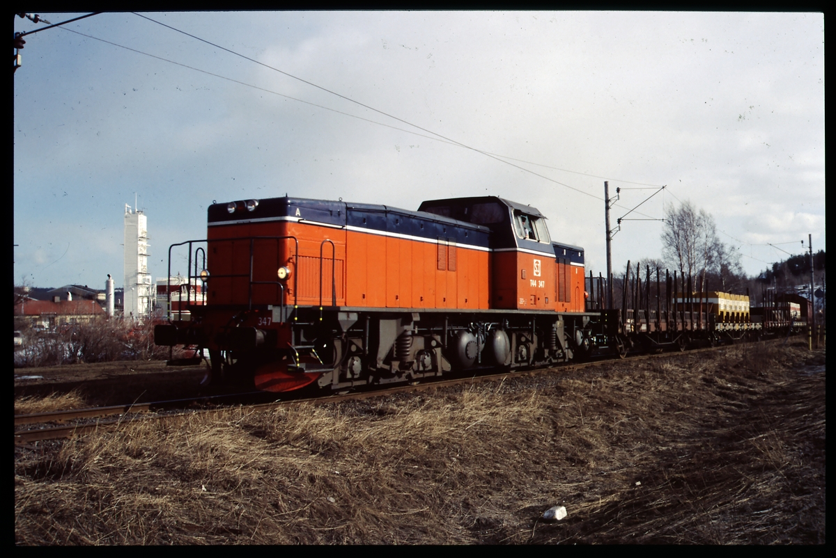 Statens Järnvägar, SJ T44 347 med godsvagnar. - Järnvägsmuseet ...