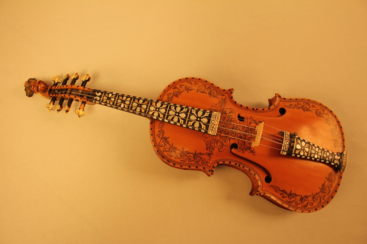 Hardingfele - Setesdalsmuseet / DigitaltMuseum