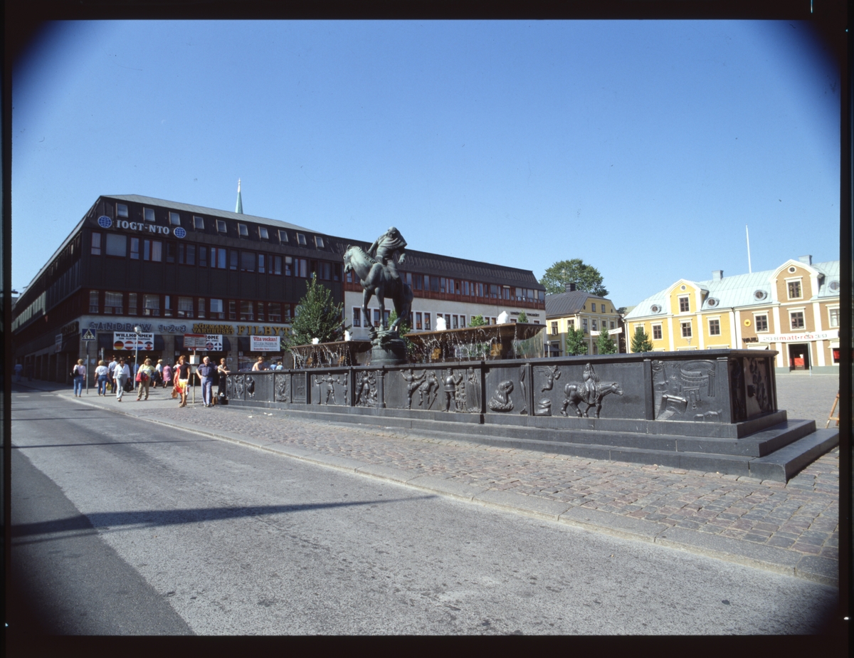 Statyn Folke Filbyter vid Stora Torget. - Bild Linköping / DigitaltMuseum