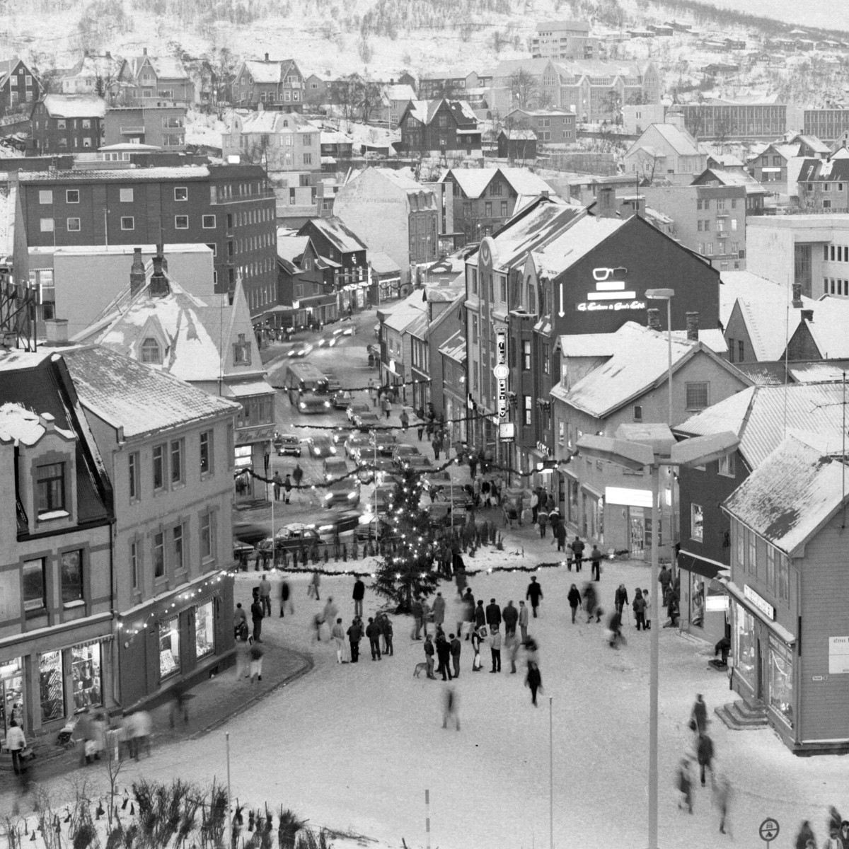 Førjulsstemning i Harstad sentrum. - Sør-Troms Museum / DigitaltMuseum