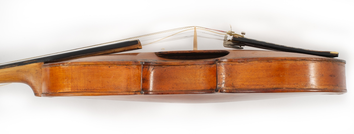 Hardingfele - Valdres Folkemuseum / DigitaltMuseum