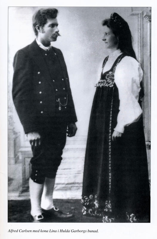 Hulda og bunad - Asker museum