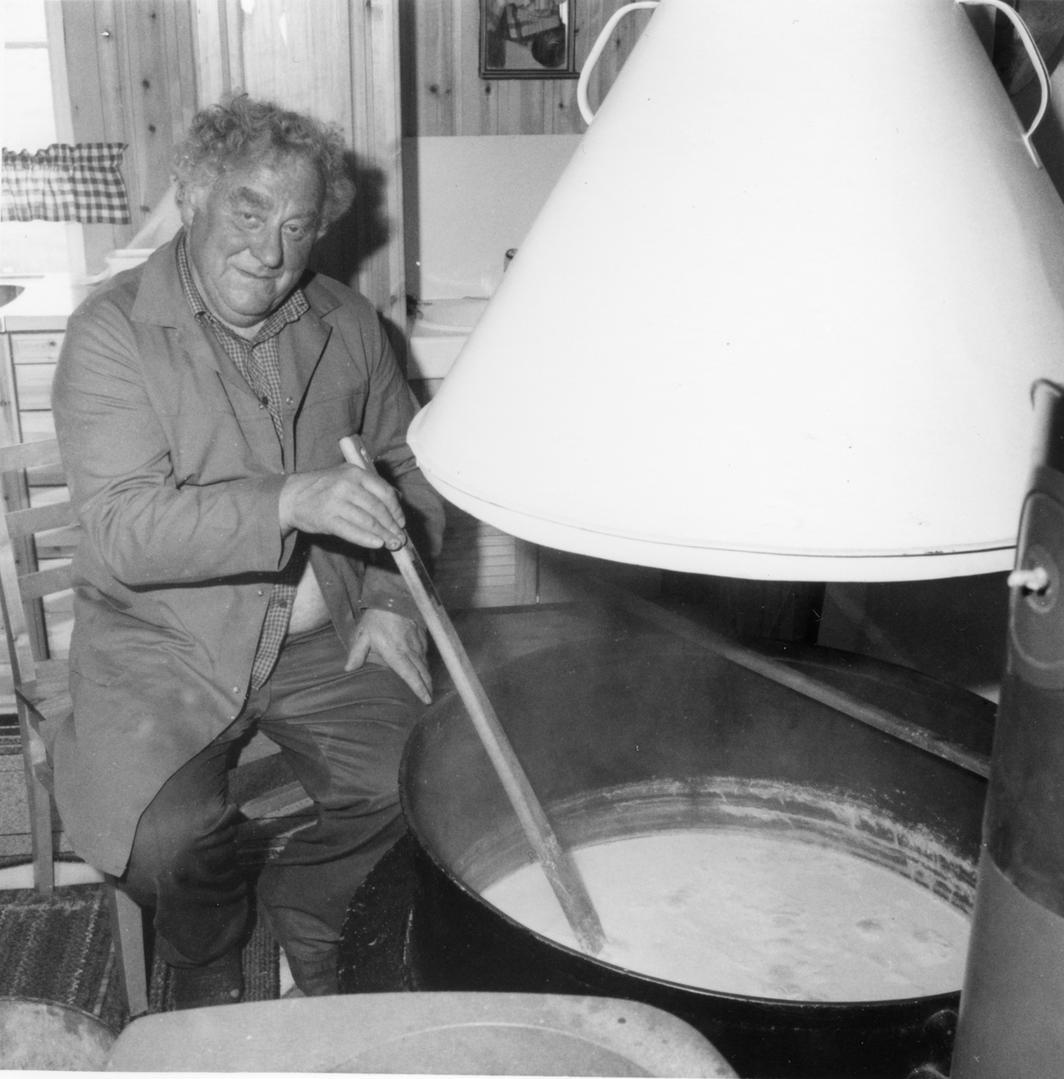 Erling Austberg ved geitostgryta - Anno Musea i Nord-Østerdalen ...