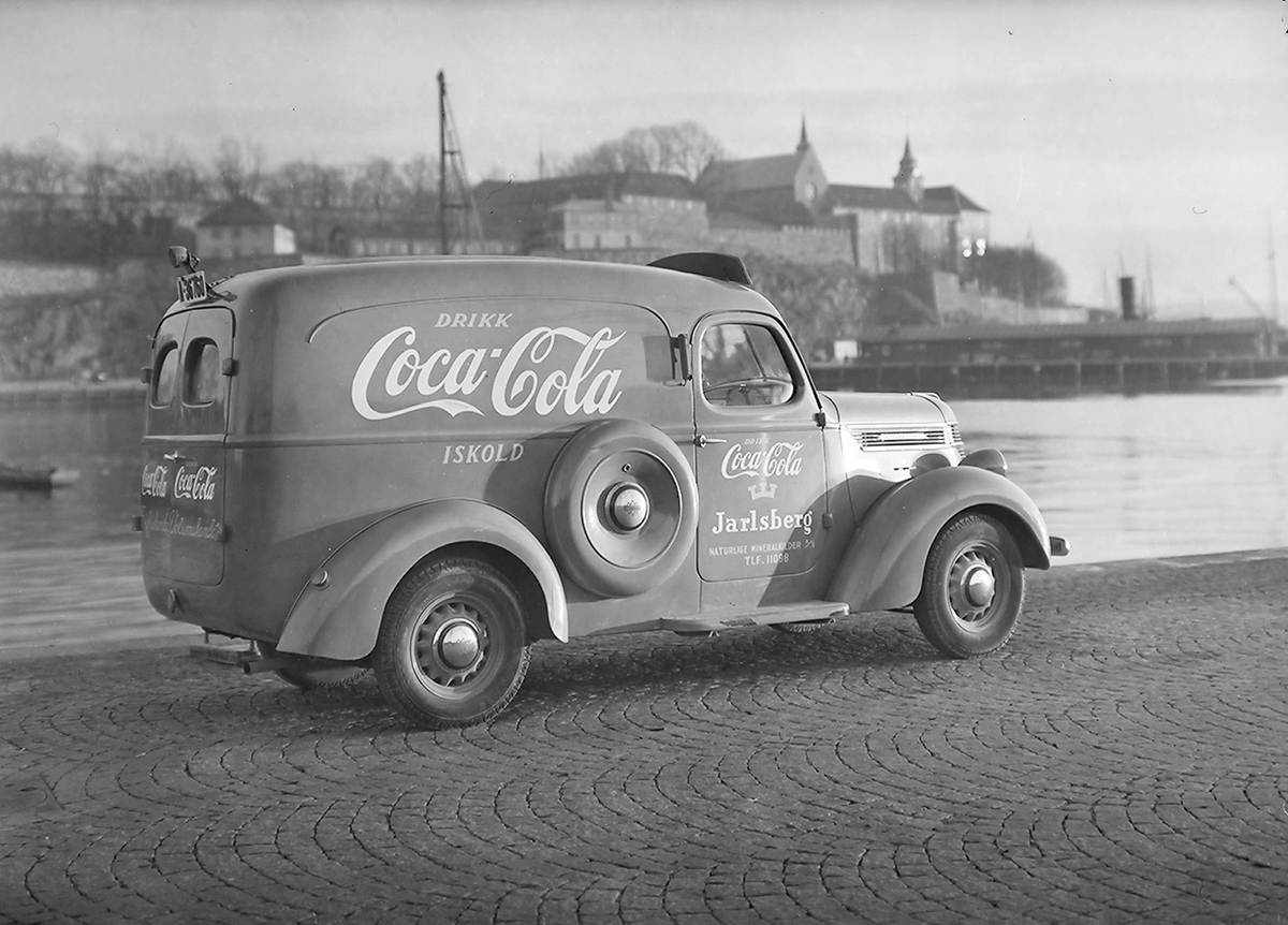 Prot: Coca Cola bilen med Akershus - Norsk Folkemuseum / DigitaltMuseum