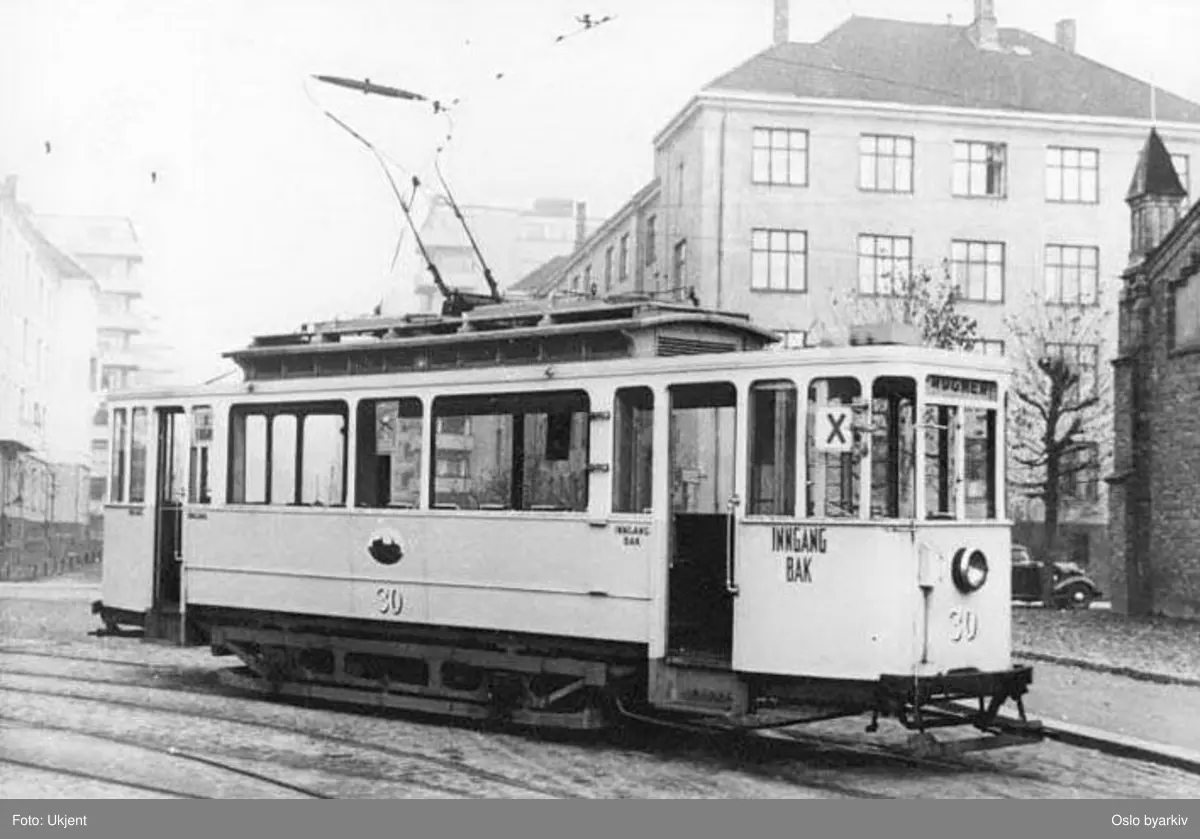 Oslo Sporveier. Trikk motorvogn 30 (fra 1899, ombygget 1918) type AEG ...